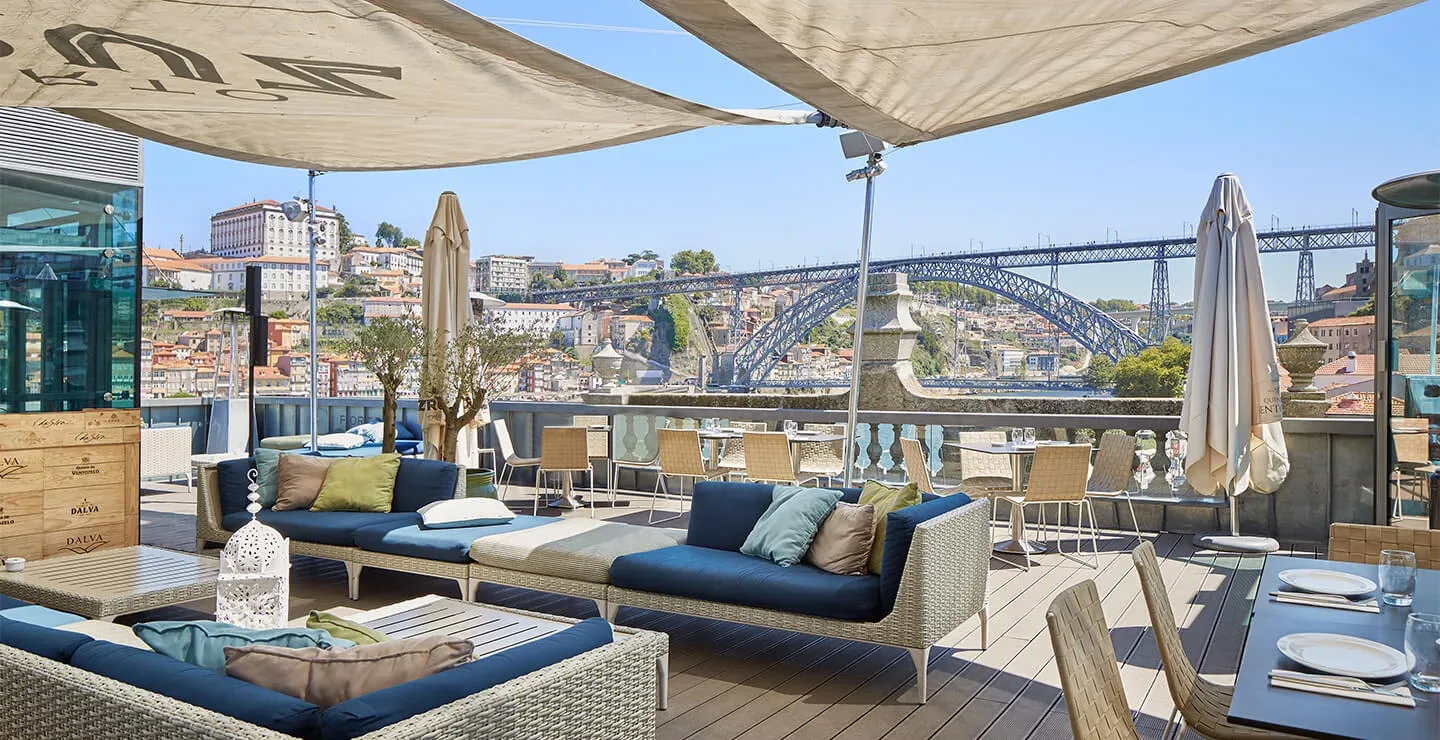 Los Rooftop Bars Más Espectaculares de Oporto de Noche - Despedidas en ...